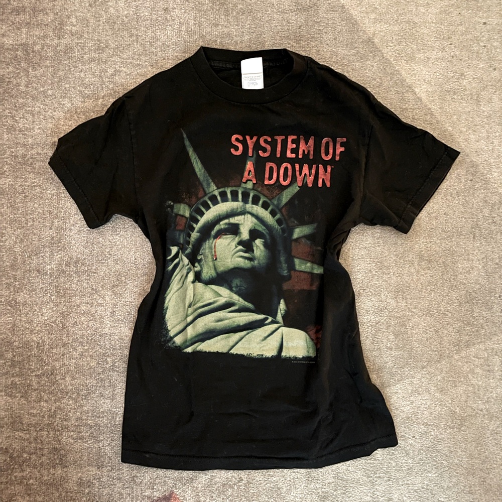 Vintage 2004 System Of A Down Sad Statue T-Shirt - Gem
